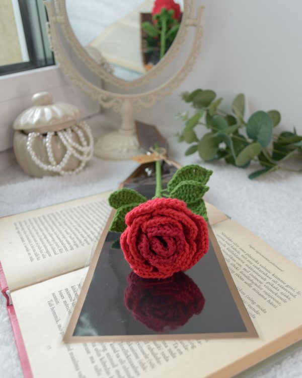 Eksklusiivne kahevärviline punane roos