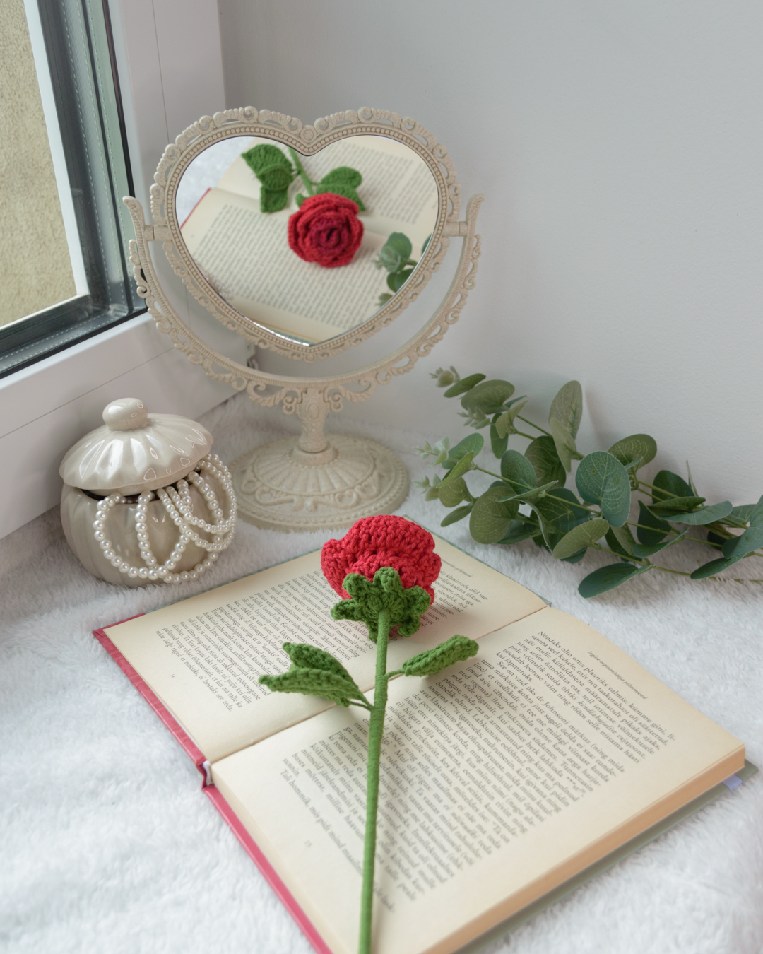 Eksklusiivne kahevärviline punane roos